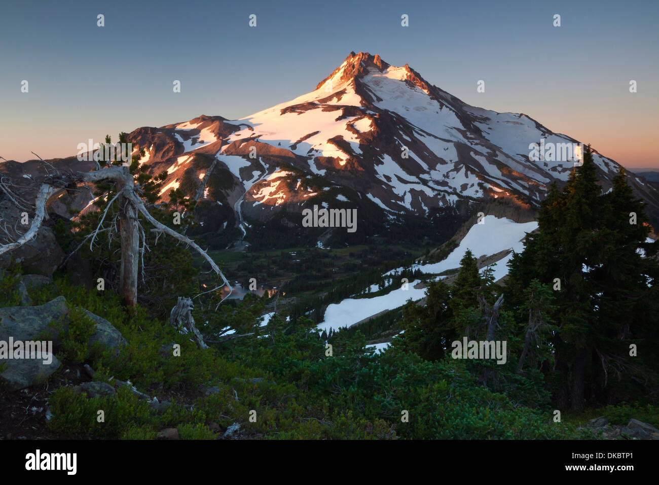 OREGON - Sunrise on Mount Jefferson from the Pacific Crest Trail on ...