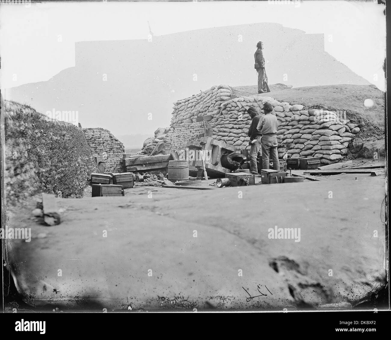 Military sandbag fortification hi-res stock photography and images - Alamy