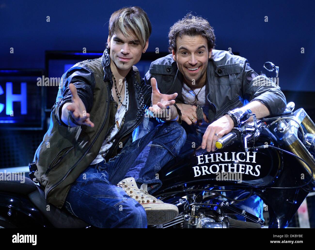Berlin, Germany. 04th Dec, 2013. The magicians Chris (L) and Andreas ...