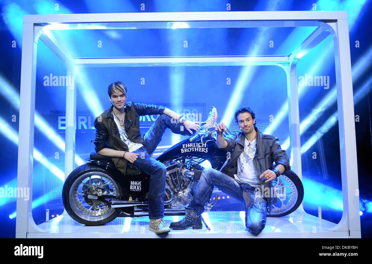 Berlin, Germany. 04th Dec, 2013. The magicians Chris (L) and Andreas ...