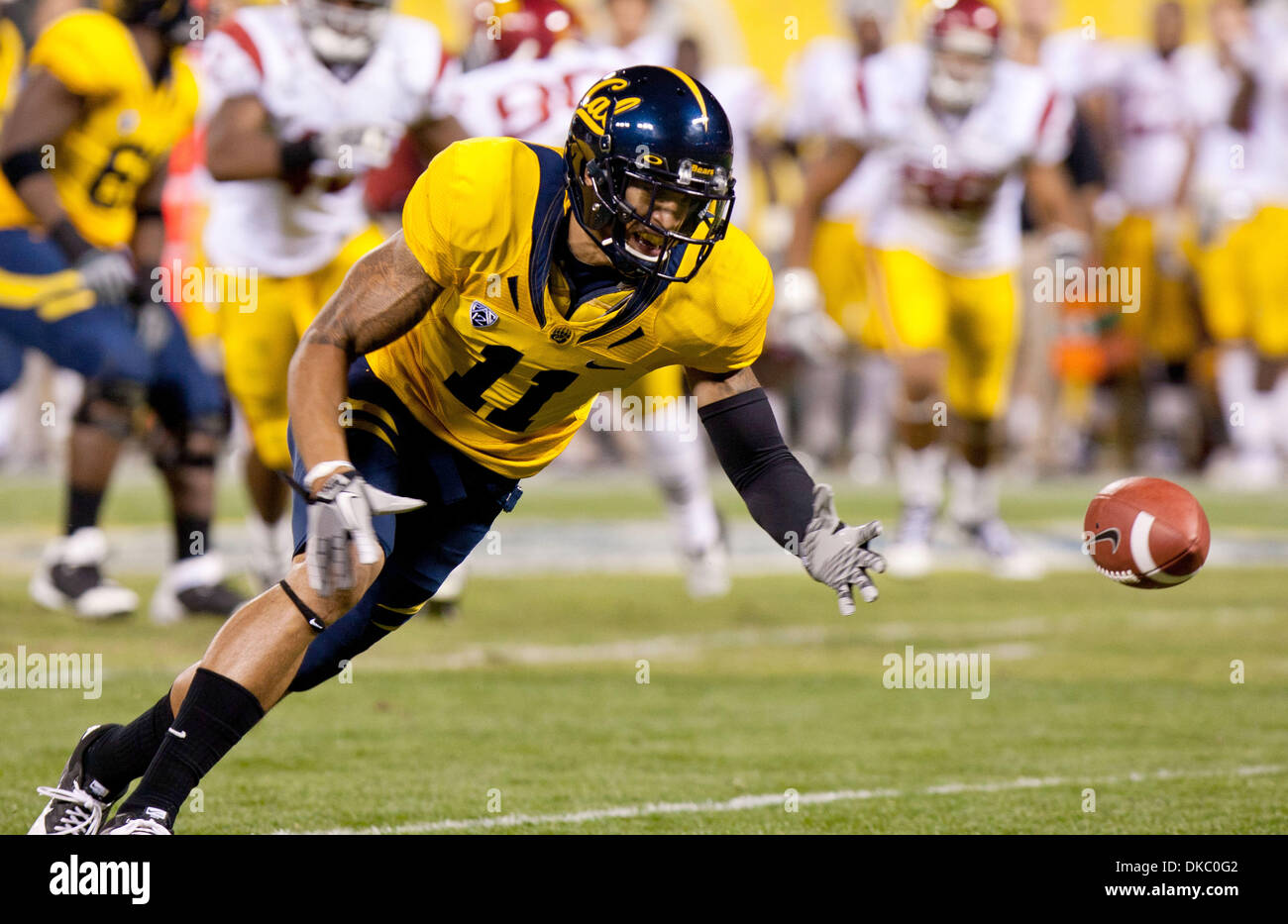 Oct. 13, 2011 - San Francisco, CA, USA - Cal's Michael Calvin goes ...