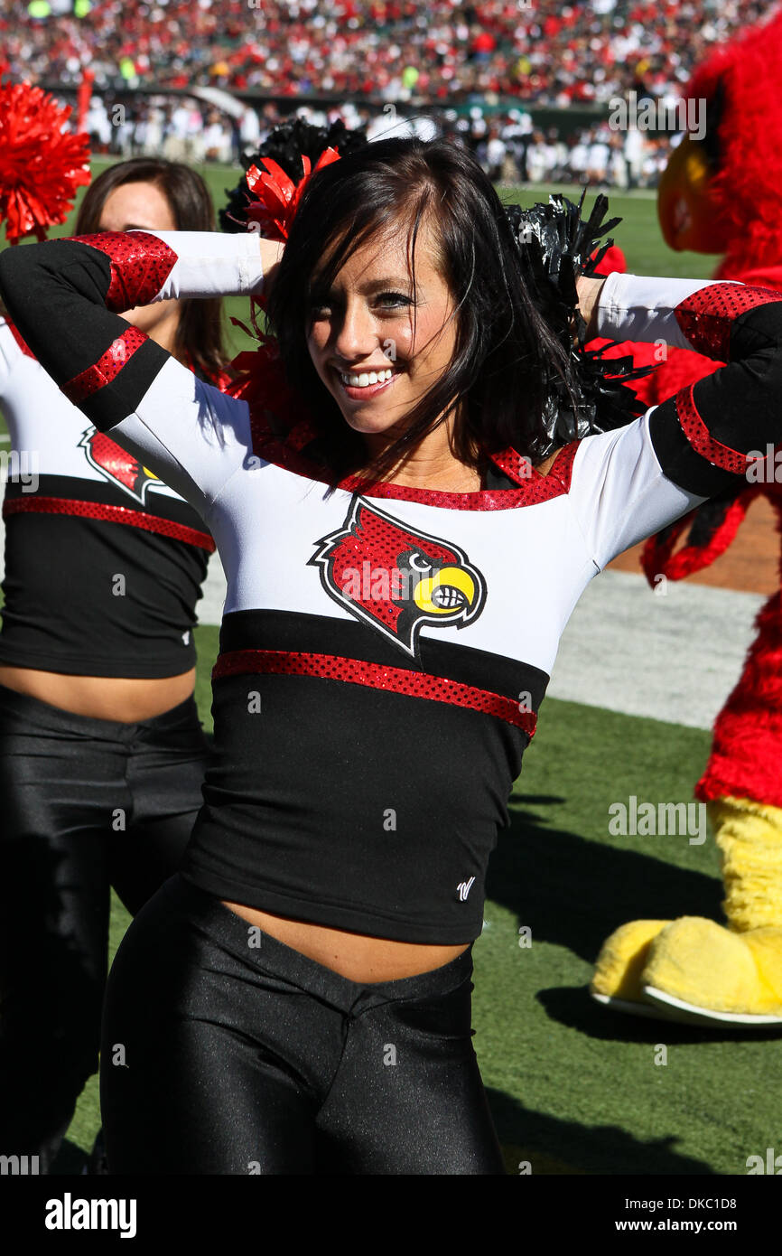 Oct. 15, 2011 - Cincinnati, Ohio, U.S - Louisville Cardinals Dance Team ...