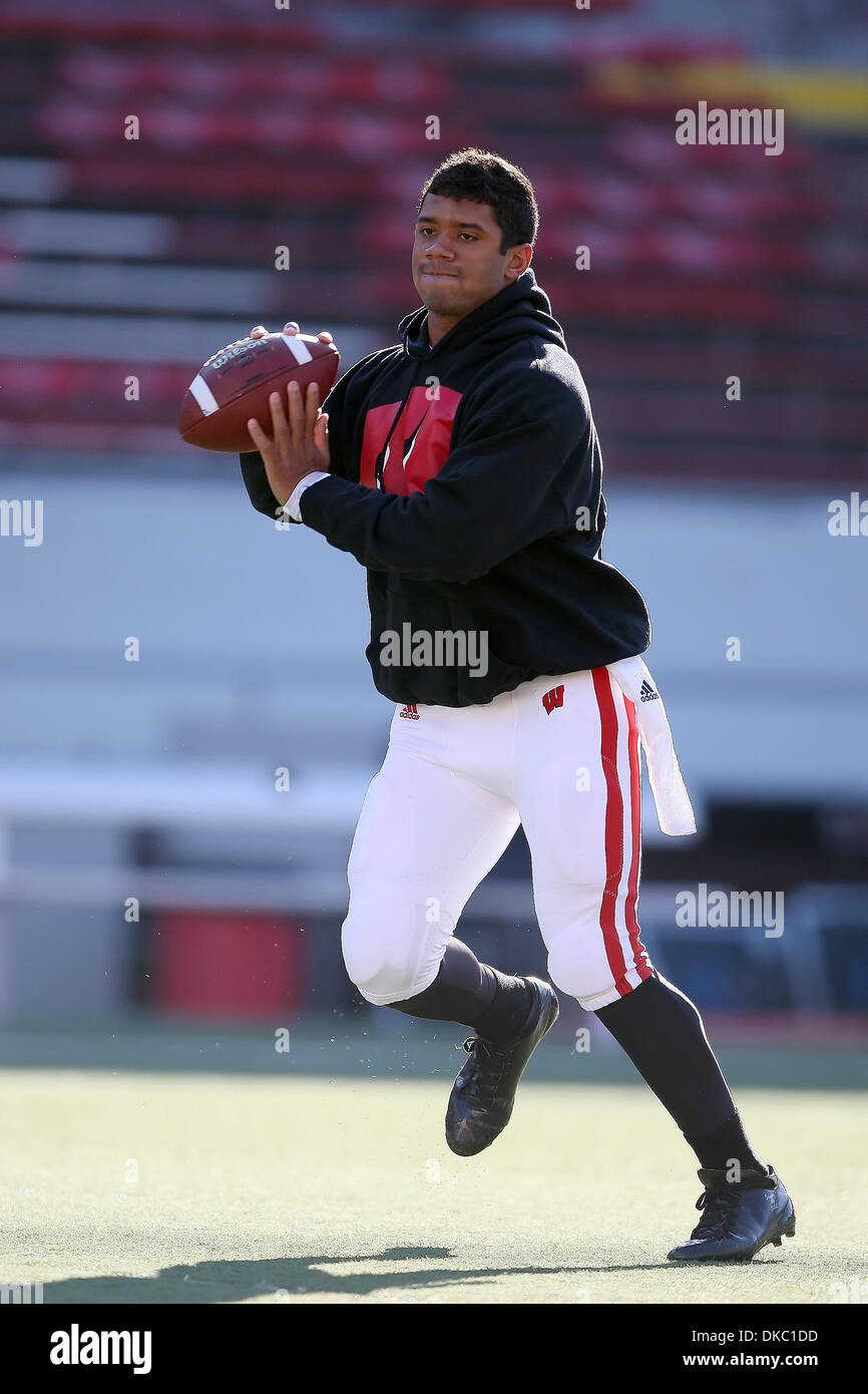 Oct. 15, 2011 - Madison, Wisconsin, U.S - Wisconsin quarterback Russell ...