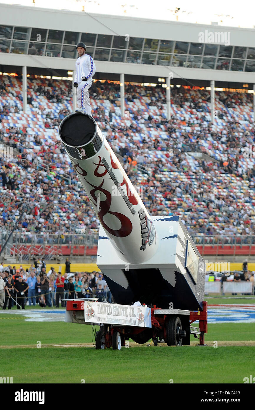 Human cannonball hi-res stock photography and images - Alamy