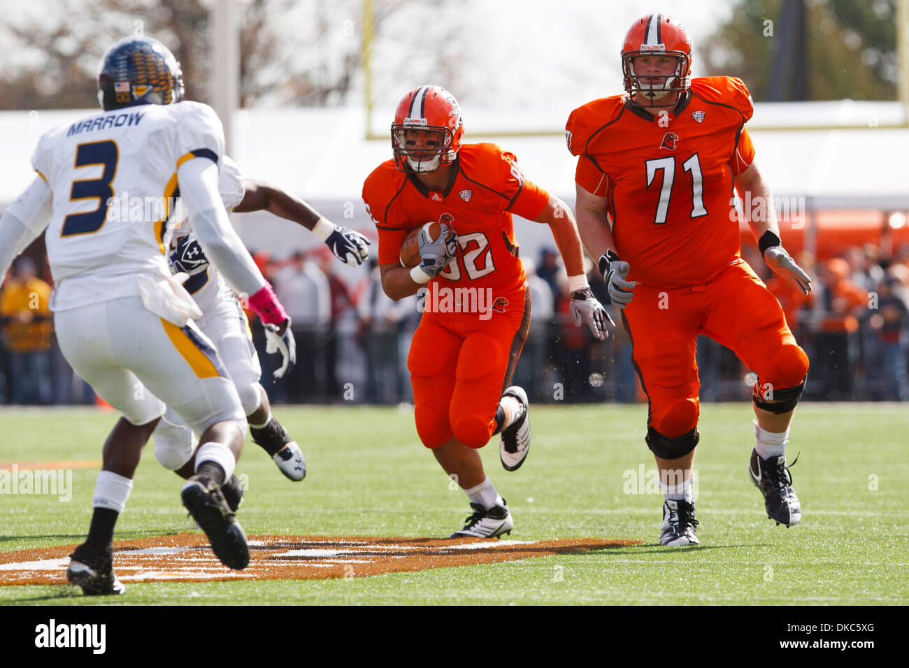 Oct. 15, 2011 - Bowling Green, Ohio, U.S - Bowling Green tight end Alex ...