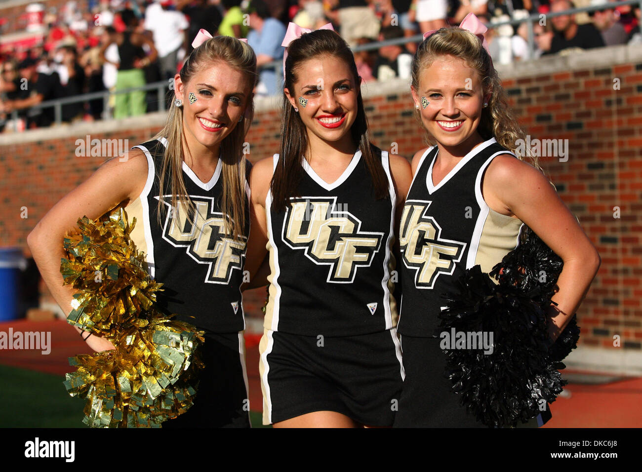 Ucf knights cheerleaders hi-res stock photography and images - Alamy