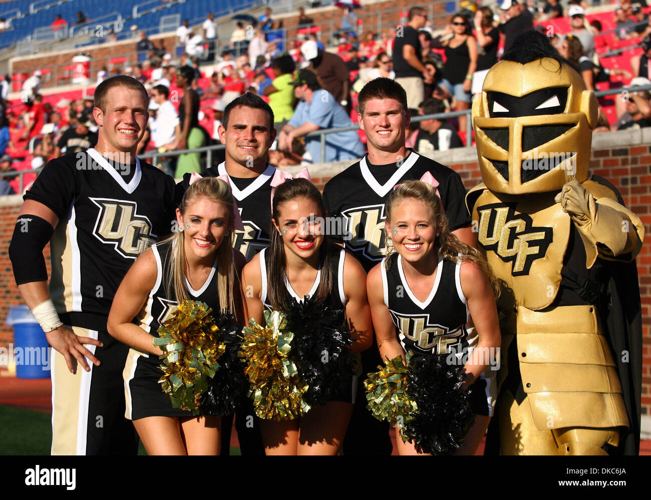 Ucf knights cheerleaders hi-res stock photography and images - Alamy