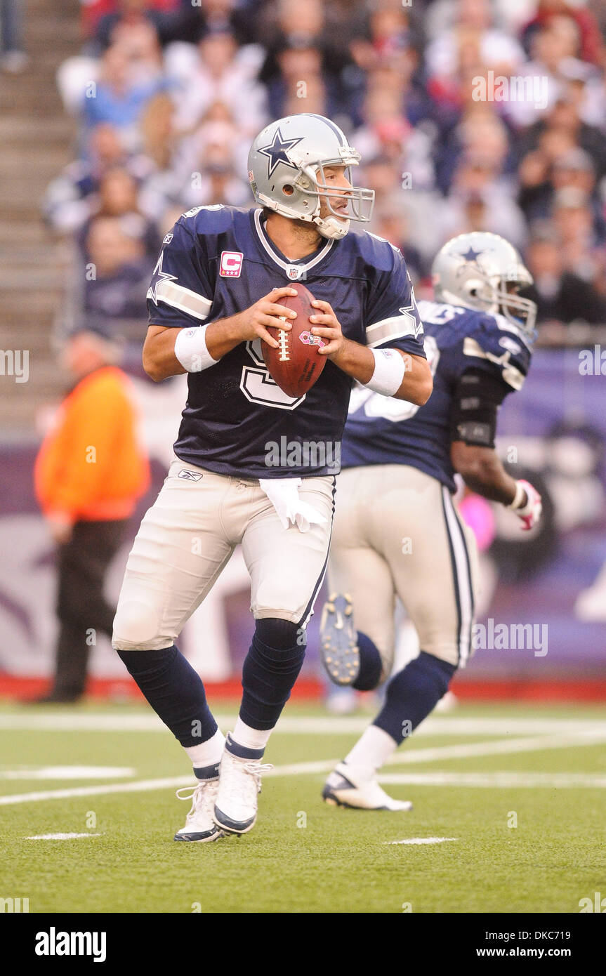 Oct. 16, 2011 - Foxborough, Massachusetts, U.S - Dallas Cowboys QB Tony ...