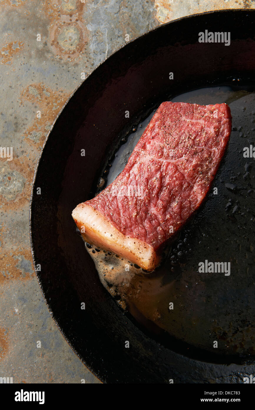 Meat in the pan hi-res stock photography and images - Alamy