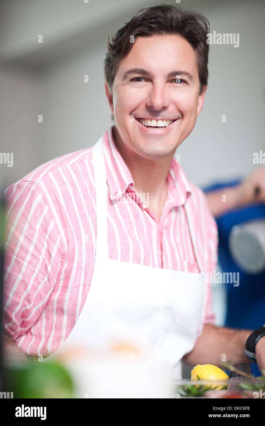 Kitchen wearing apron hi-res stock photography and images - Alamy
