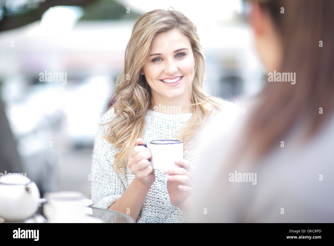 Two friends sitting outdoor cafe hi-res stock photography and images ...