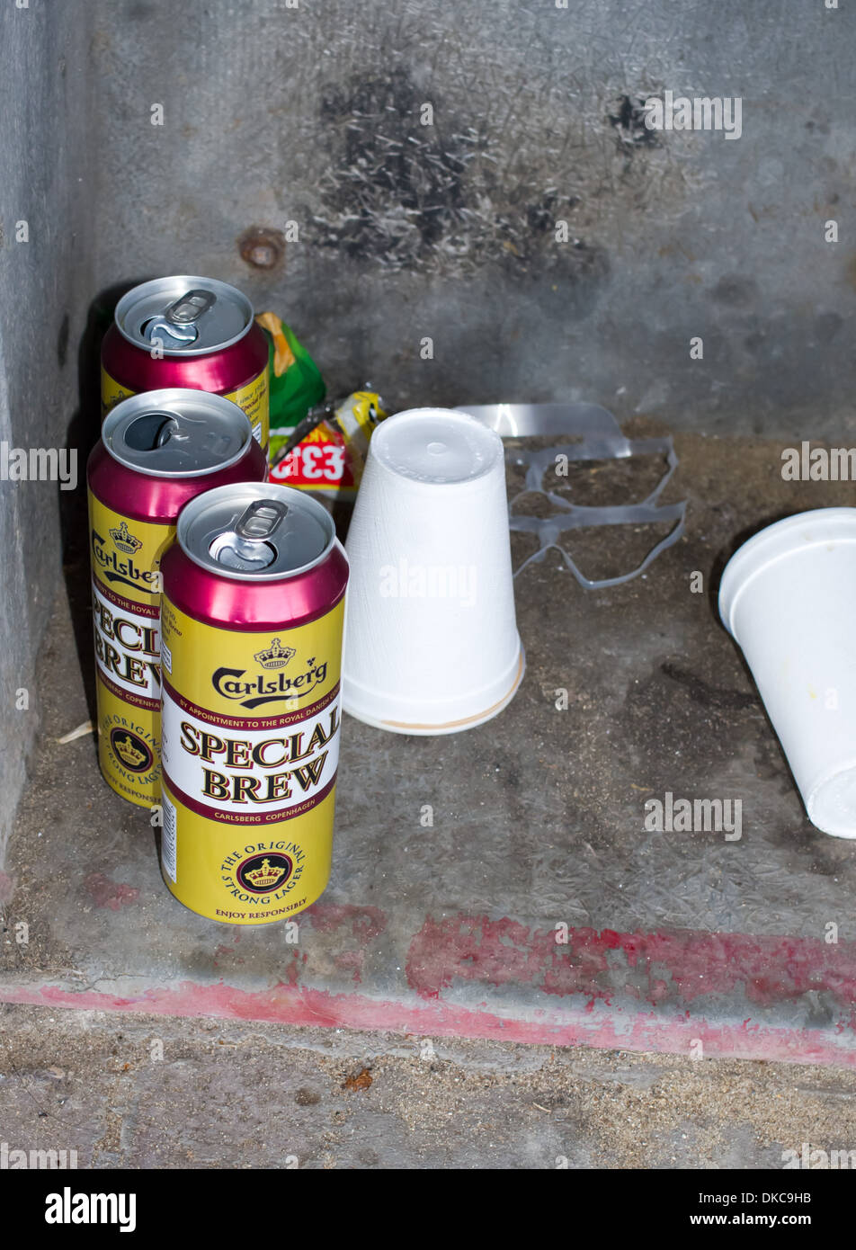 Empty beer cans hi-res stock photography and images - Alamy