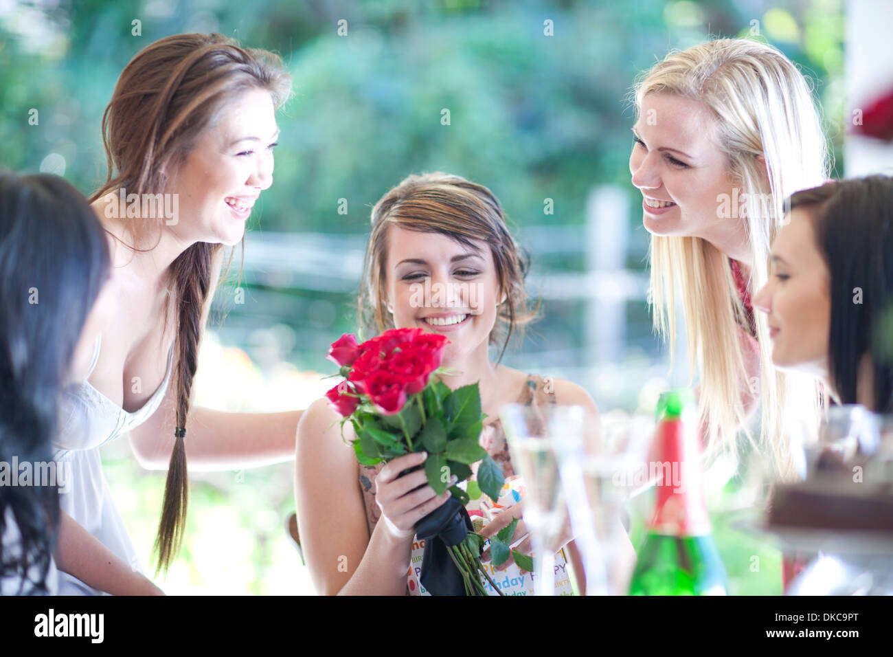 Bunch of friends hi-res stock photography and images - Alamy