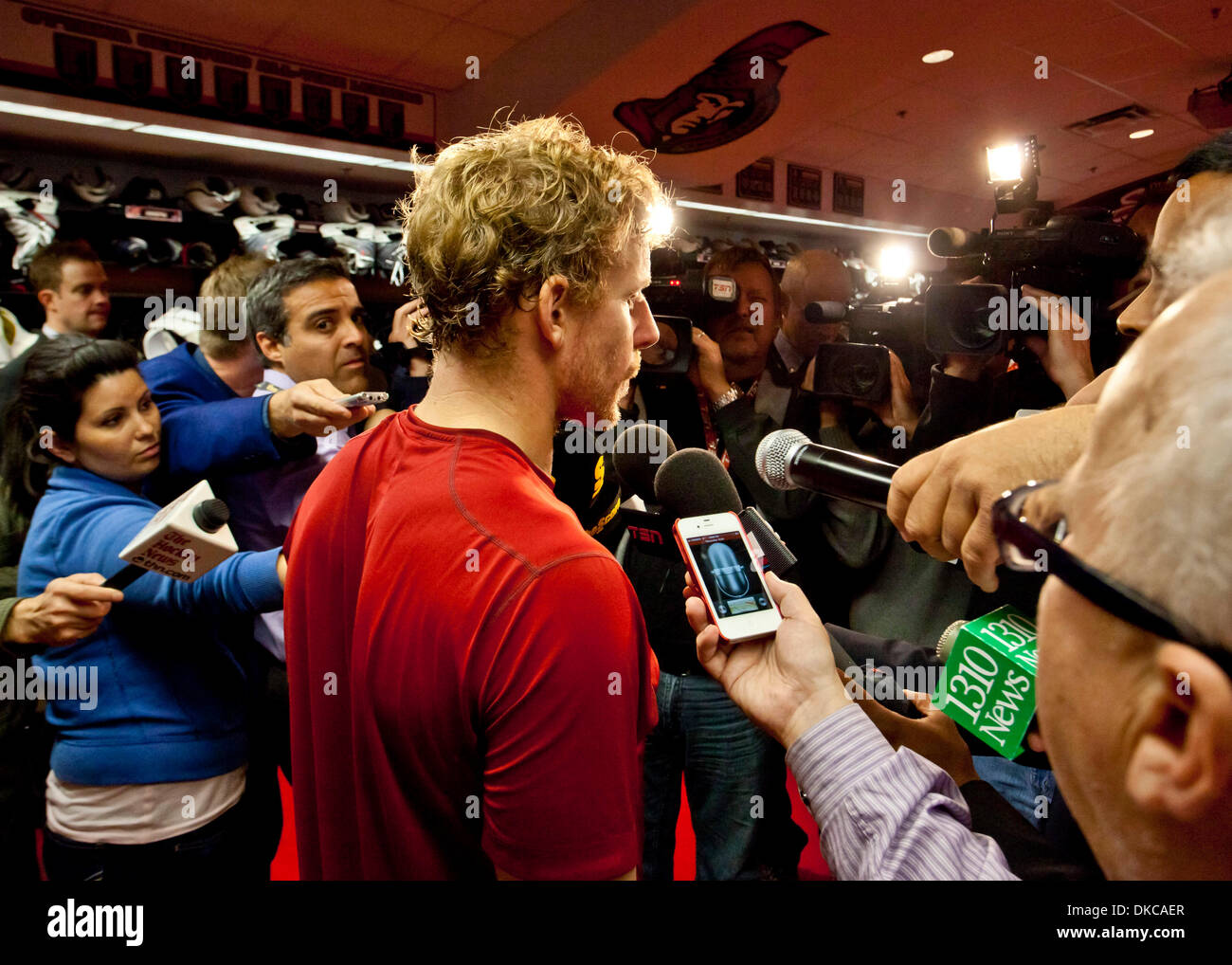 Media scrum in canada hi-res stock photography and images - Alamy