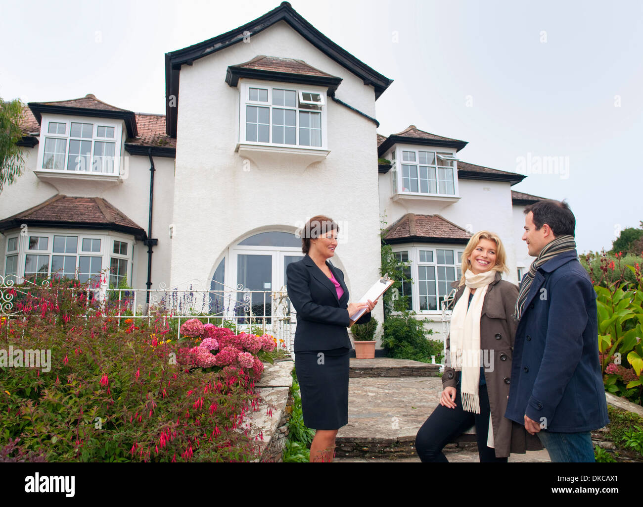 Man woman outside country house hi-res stock photography and images - Alamy