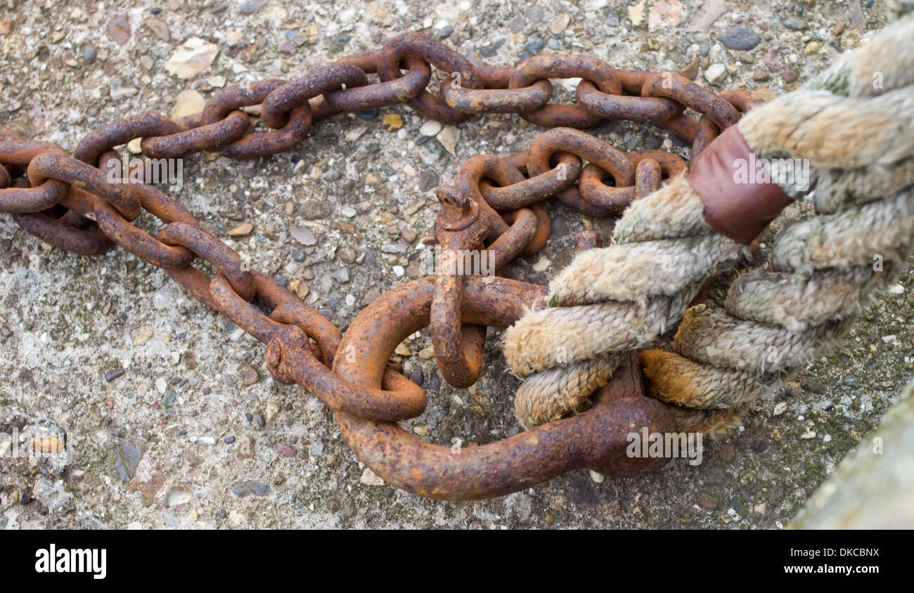 Rusty anchor chain and rope Stock Photo - Alamy