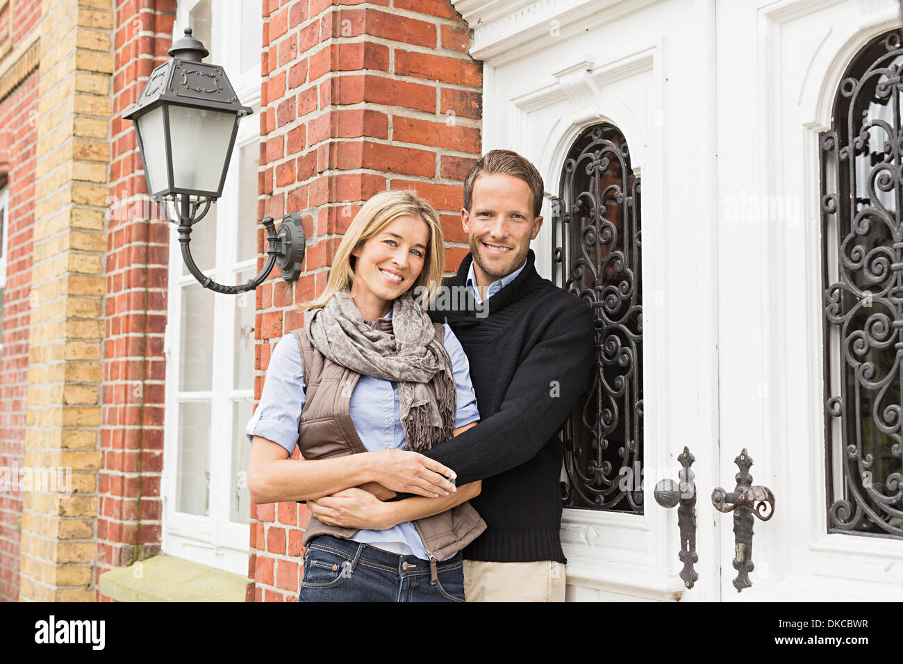 Couple house hi-res stock photography and images - Alamy