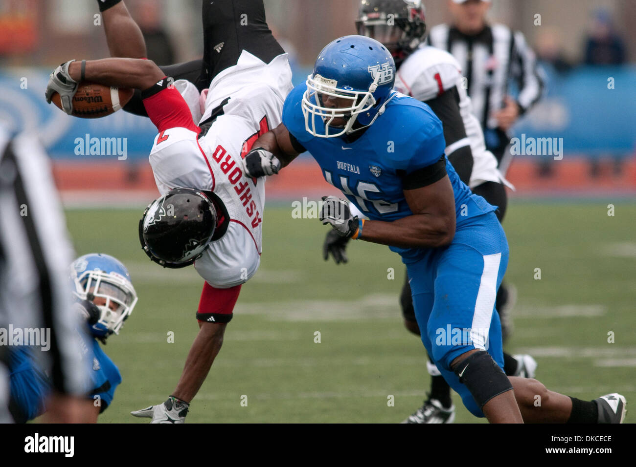Khalil mack buffalo hi-res stock photography and images - Alamy