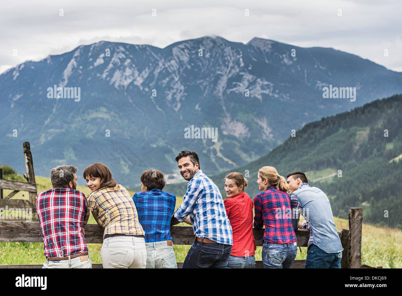 Back view friends hi-res stock photography and images - Alamy
