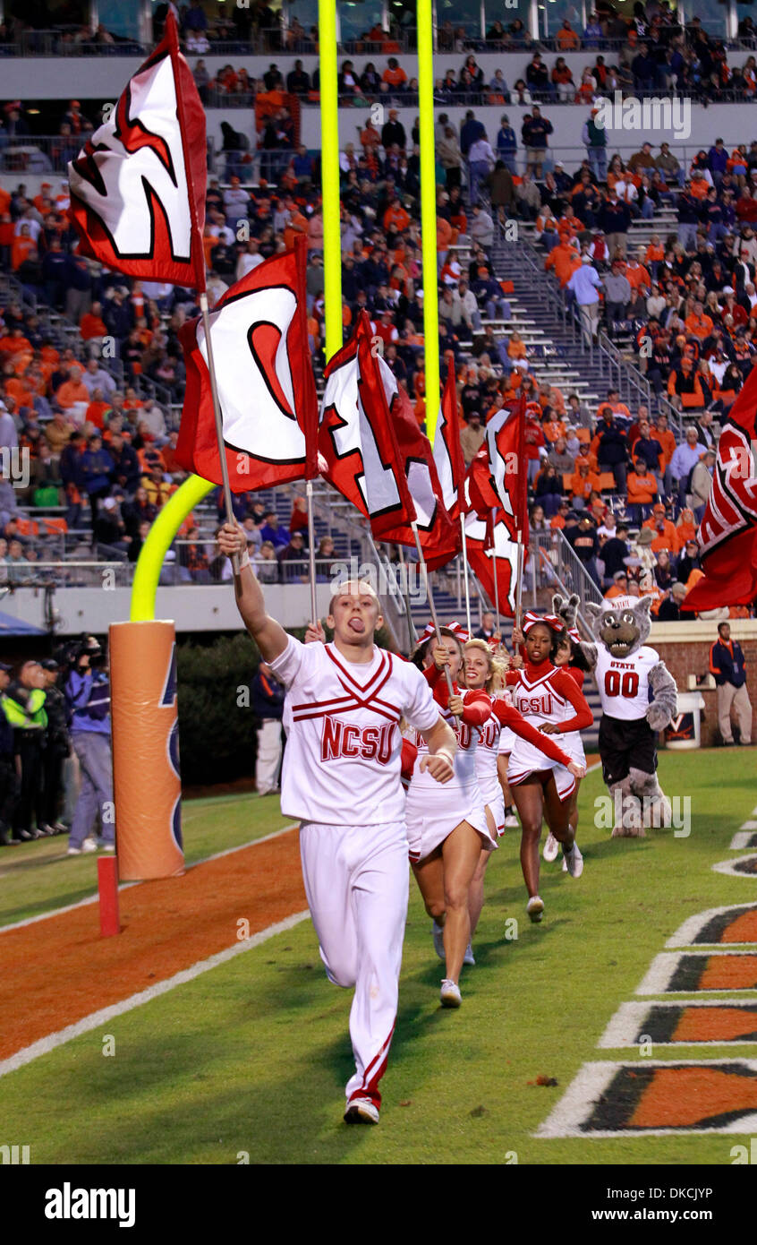 Nc state cheerleaders hi-res stock photography and images - Alamy