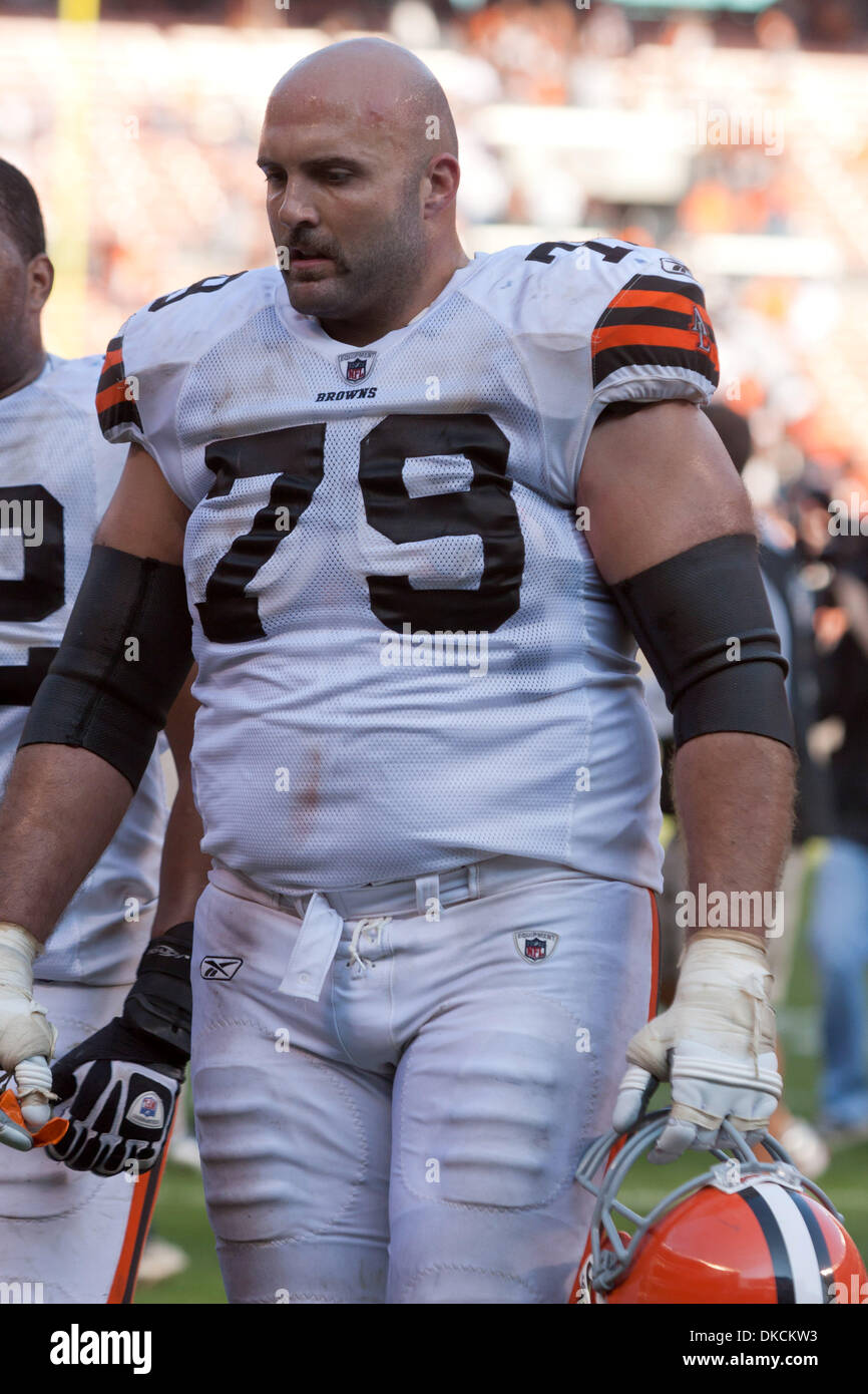 Oct. 23, 2011 - Cleveland, Ohio, U.S - Cleveland right tackle Tony ...