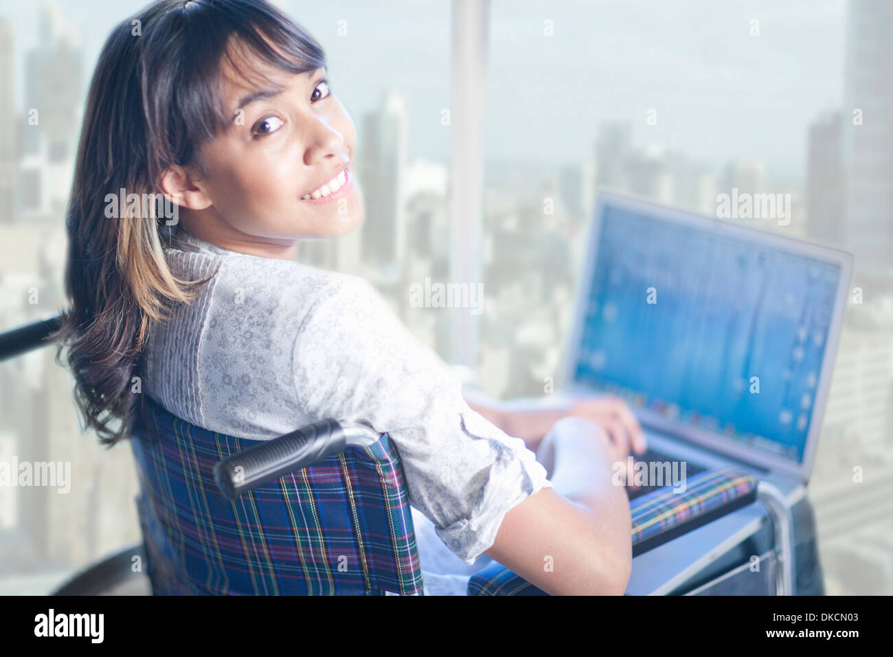 Woman turning around hi-res stock photography and images - Alamy