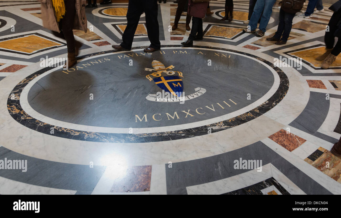 Interior view of St. Peter's Basilica, San Pietro in Vaticano, Vatican ...