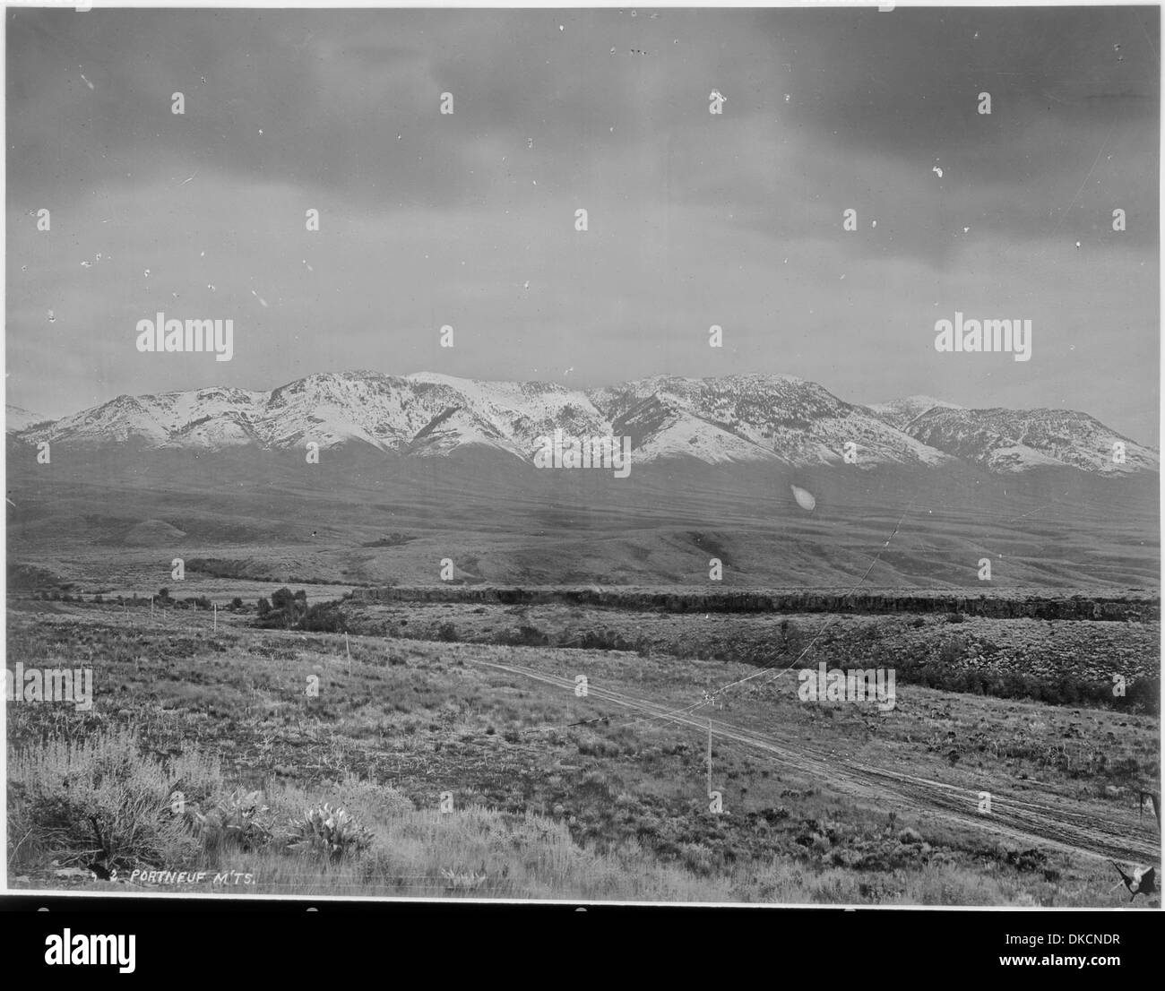 Rugged mountains mountain ranges Black and White Stock Photos & Images ...