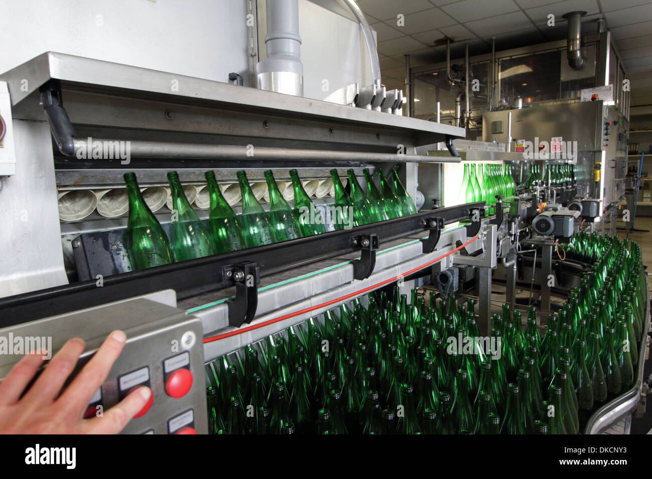 Bottling machine hi-res stock photography and images - Alamy