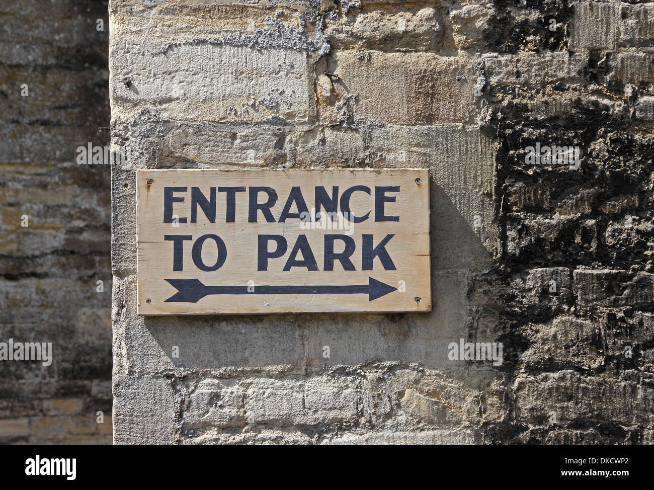 Sign entrance wall hi-res stock photography and images - Alamy