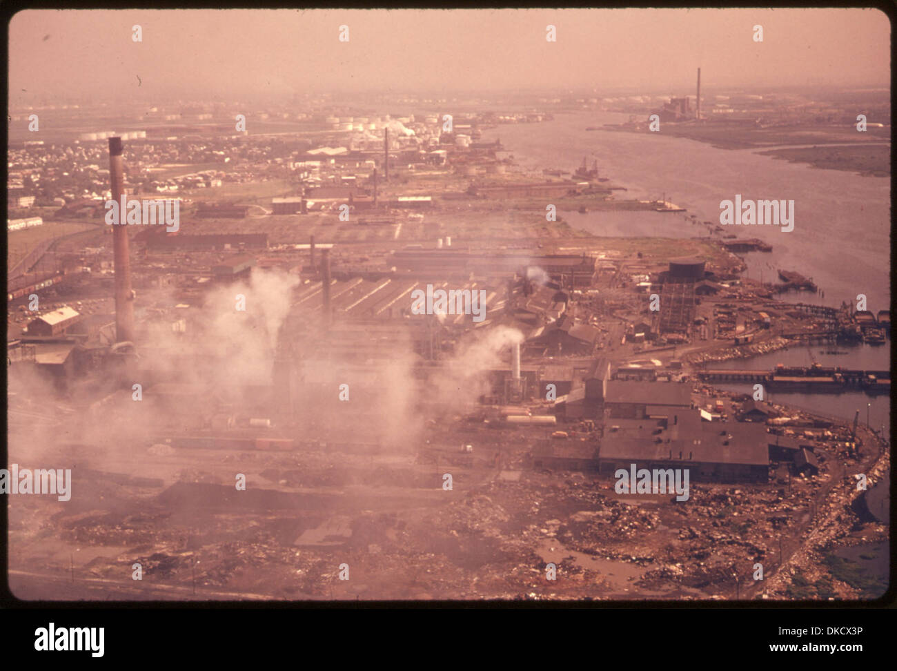 The Arthur Kill River flows through New Jersey and is part of the ...