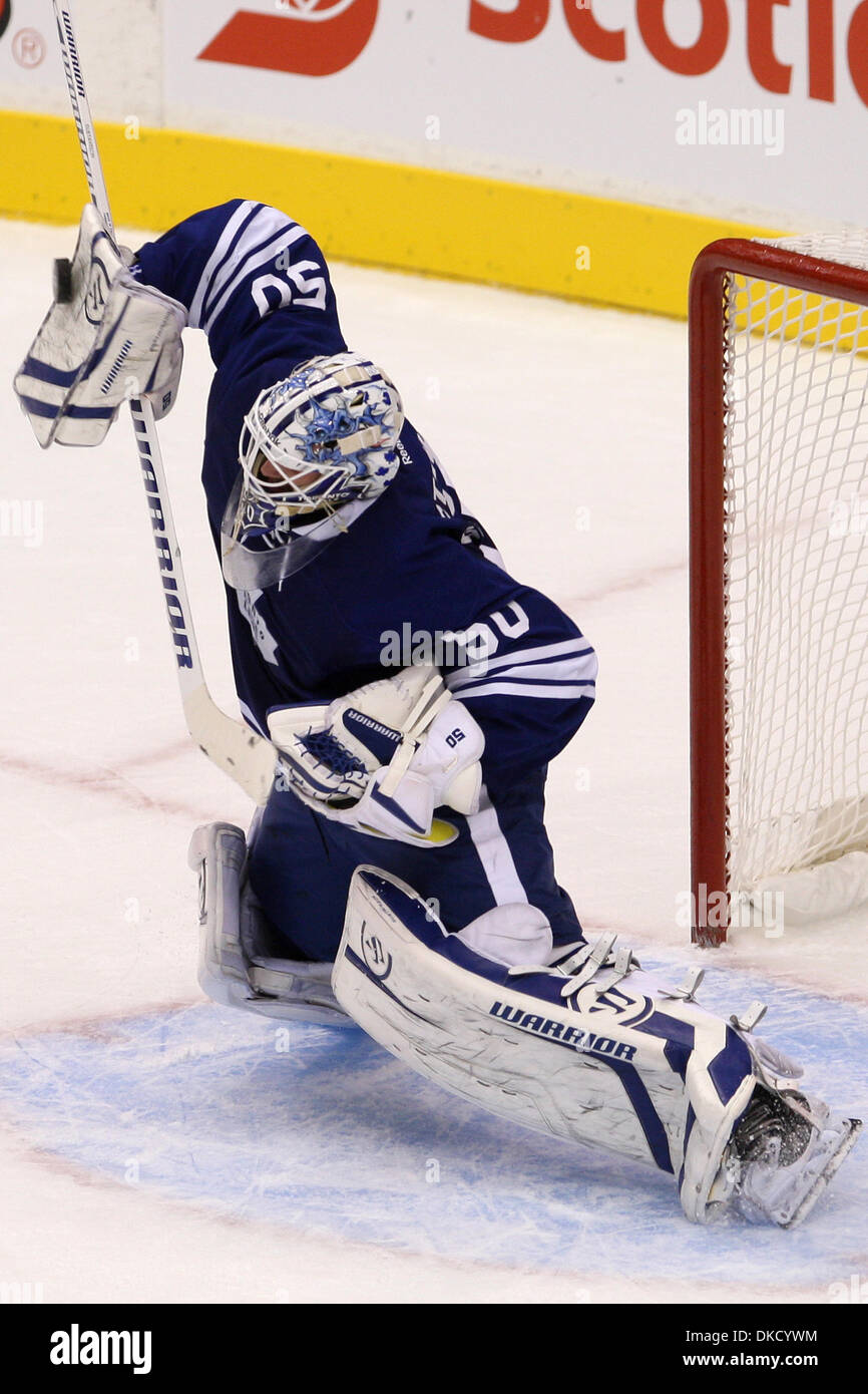 Toronto maple leafs pittsburgh penguins hi-res stock photography and ...