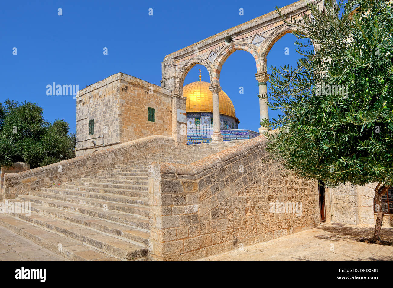 Stone stairs to famous Dome of the Rock mosque in Old City of Jerusalem ...