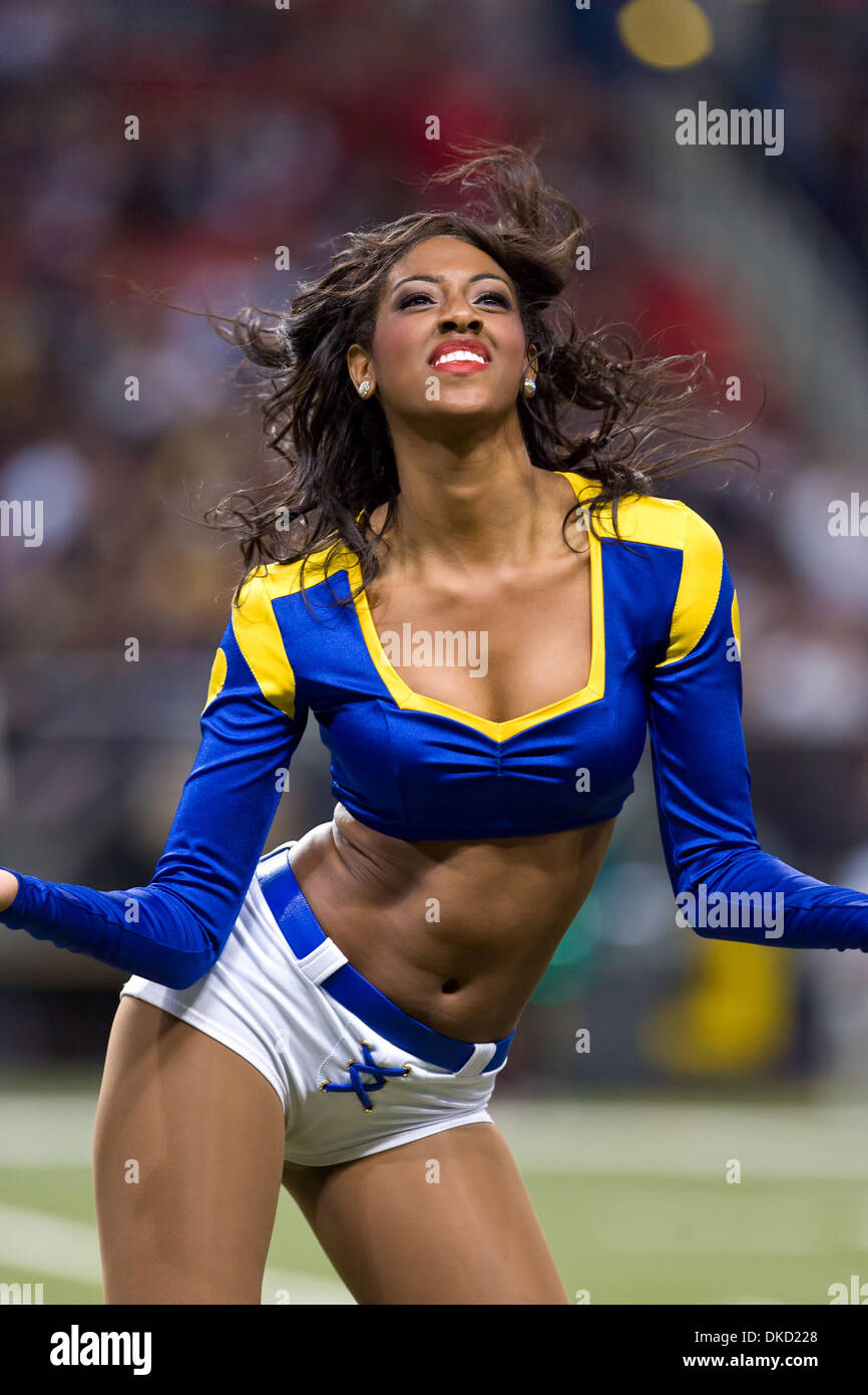 Nfl cheerleaders rams hi-res stock photography and images - Alamy