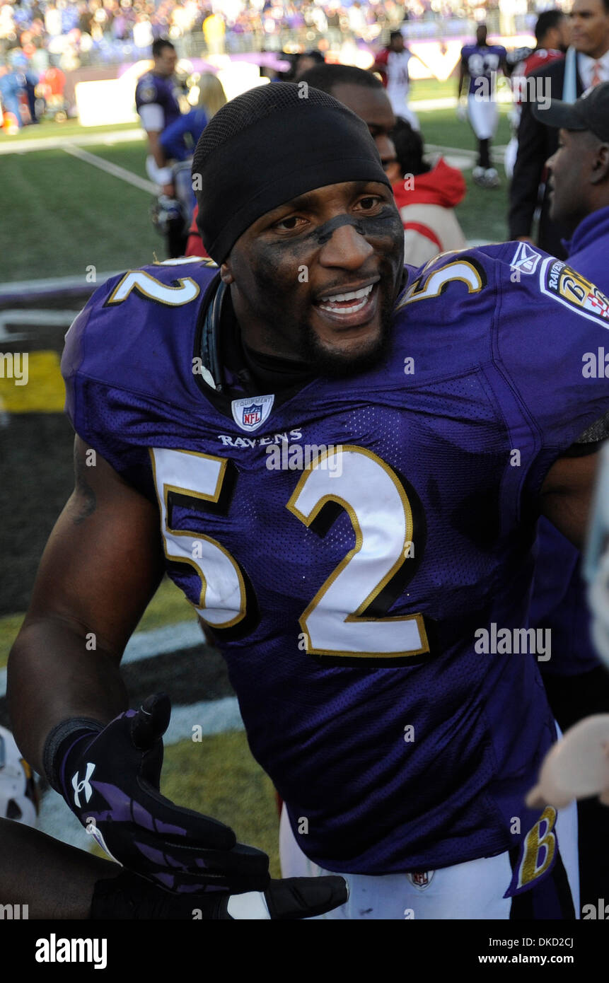 Baltimore ravens ray lewis 52 hi-res stock photography and images - Alamy