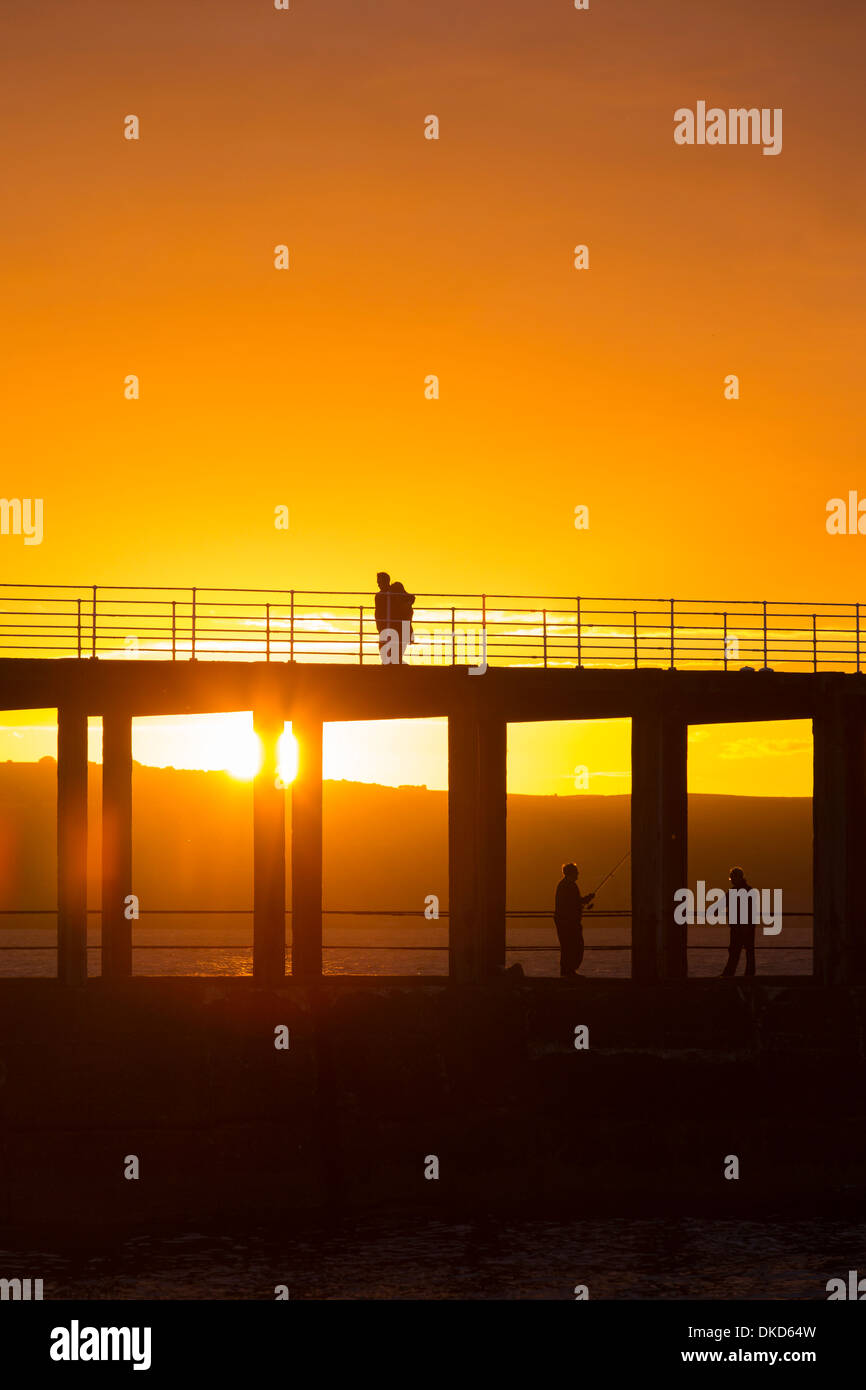 Whitby west pier hi-res stock photography and images - Alamy