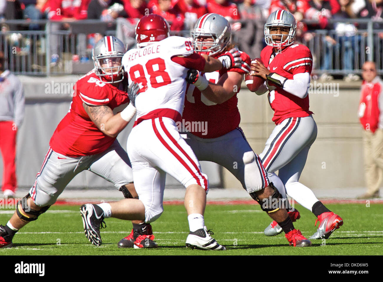 Ohio state university offensive tackle hi-res stock photography and ...