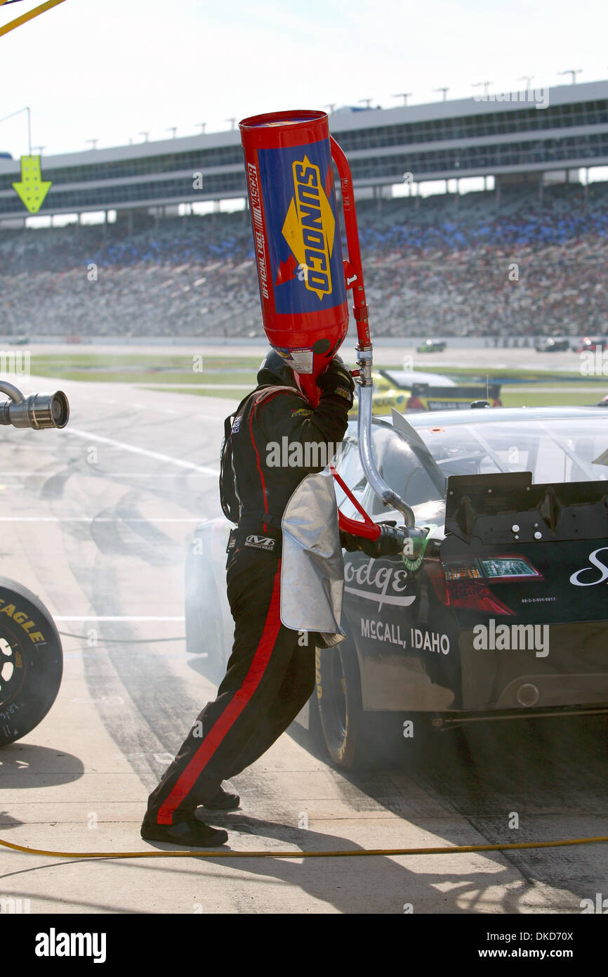 Refuel nascar hi-res stock photography and images - Alamy