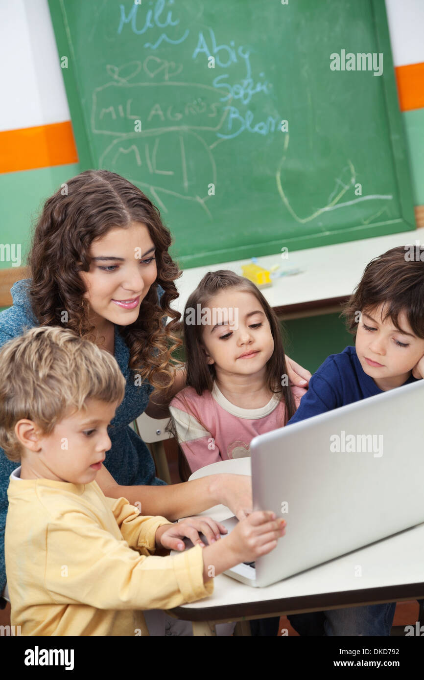 Preschool classroom students hi-res stock photography and images - Alamy