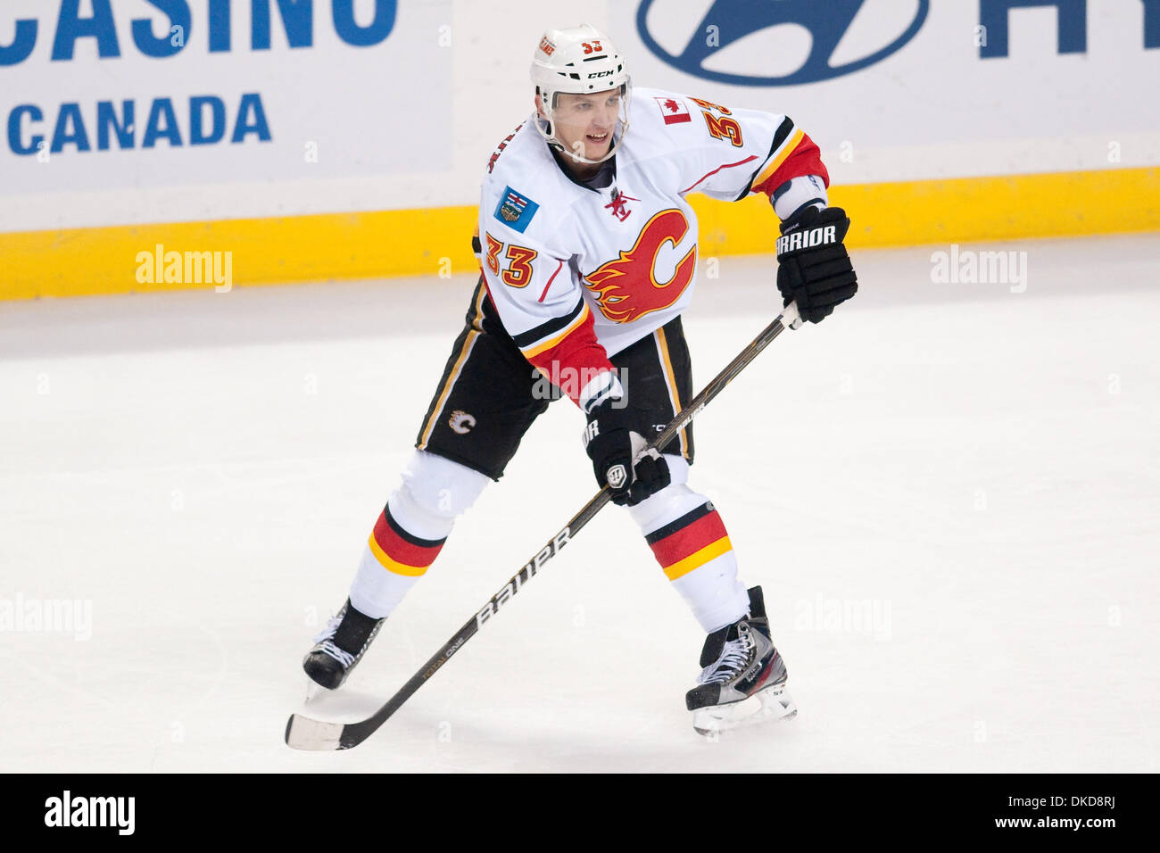 Calgary flames anton babchuk new hi-res stock photography and images ...