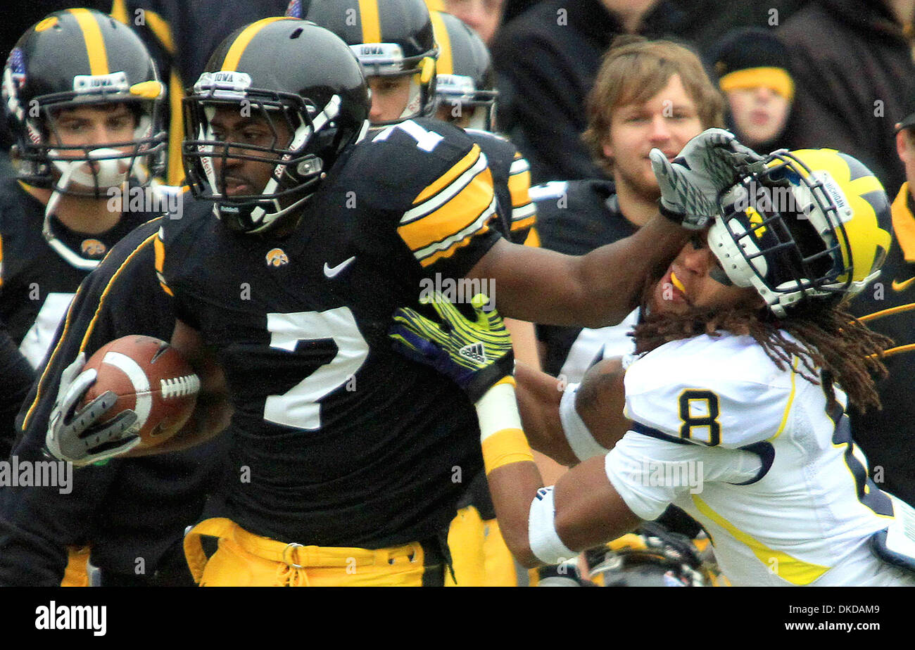 Nov. 8, 2011 - Iowa City, Iowa, U.S. - Iowa's Marvin McNutt straight ...