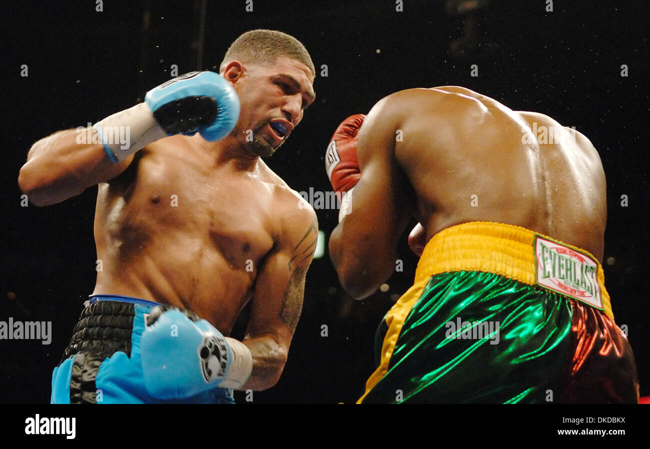 Dec 03, 2006; Tampa, FL, USA; Boxer RONALD 'WINKY' WRIGHT defeats IKE ...