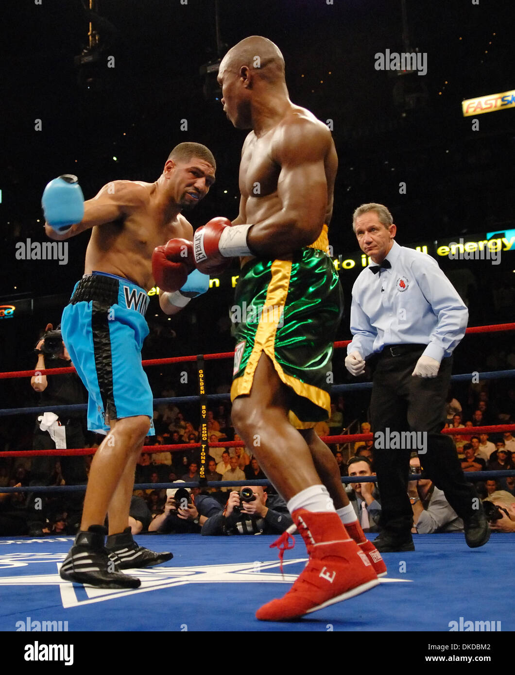 Dec 03, 2006; Tampa, FL, USA; Boxer RONALD 'WINKY' WRIGHT defeats IKE ...