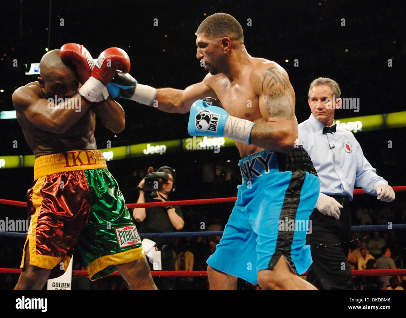 Dec 03, 2006; Tampa, FL, USA; Boxer RONALD 'WINKY' WRIGHT defeats IKE ...