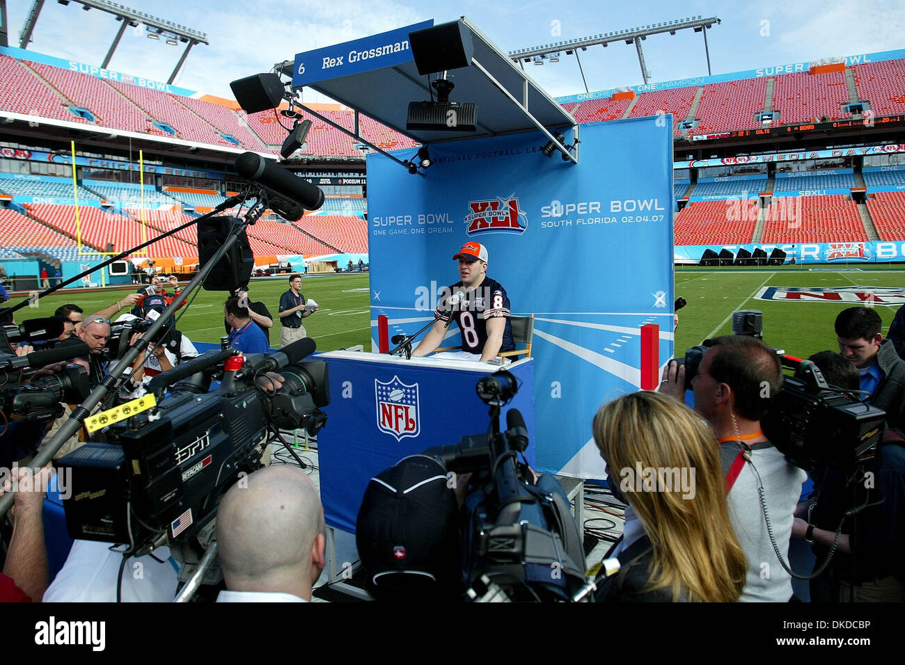 Chicago bears quarterback rex grossman hi-res stock photography and ...