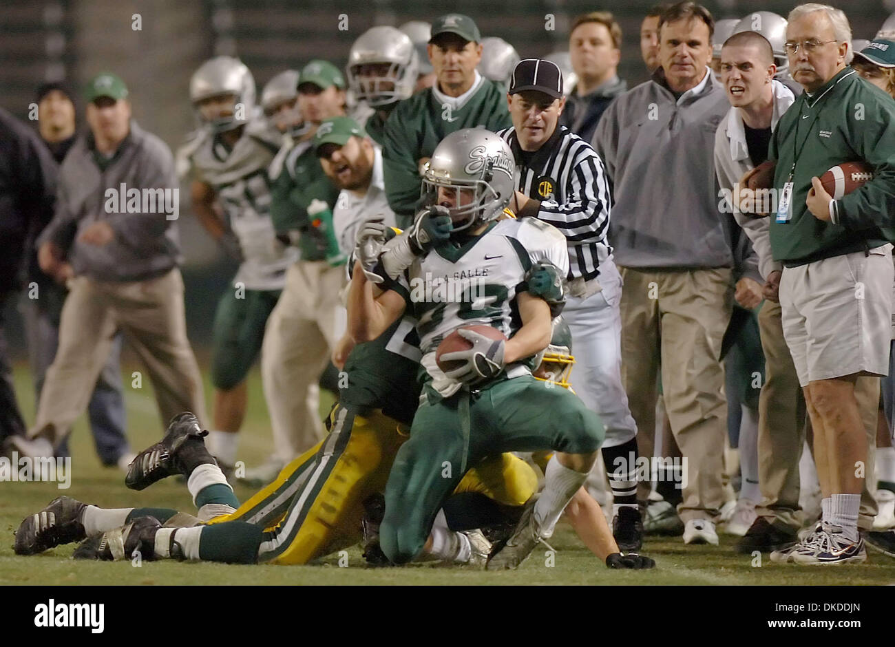 Dec 16, 2006; Carson, CA, USA; De La Salle's MICHAEL CZYZ, #29, gets ...
