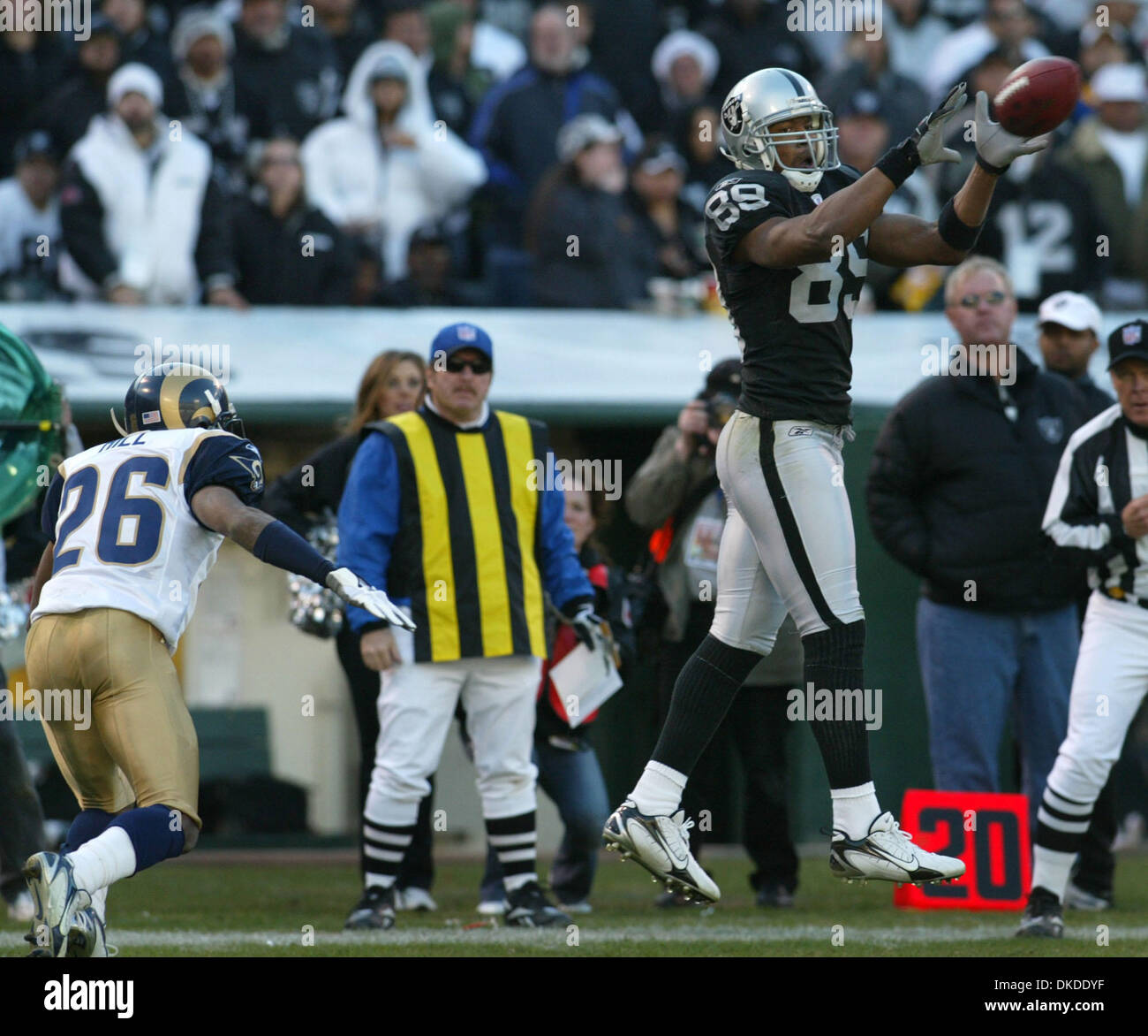 Dec 17, 2006; Oakland, CA, USA; Oakland Raiders wideout RONALD CURRY ...