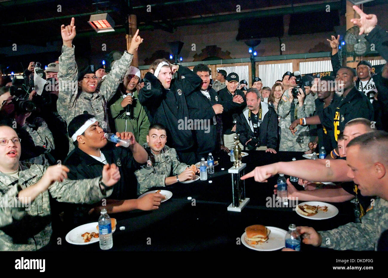 Army all american bowl hi-res stock photography and images - Alamy