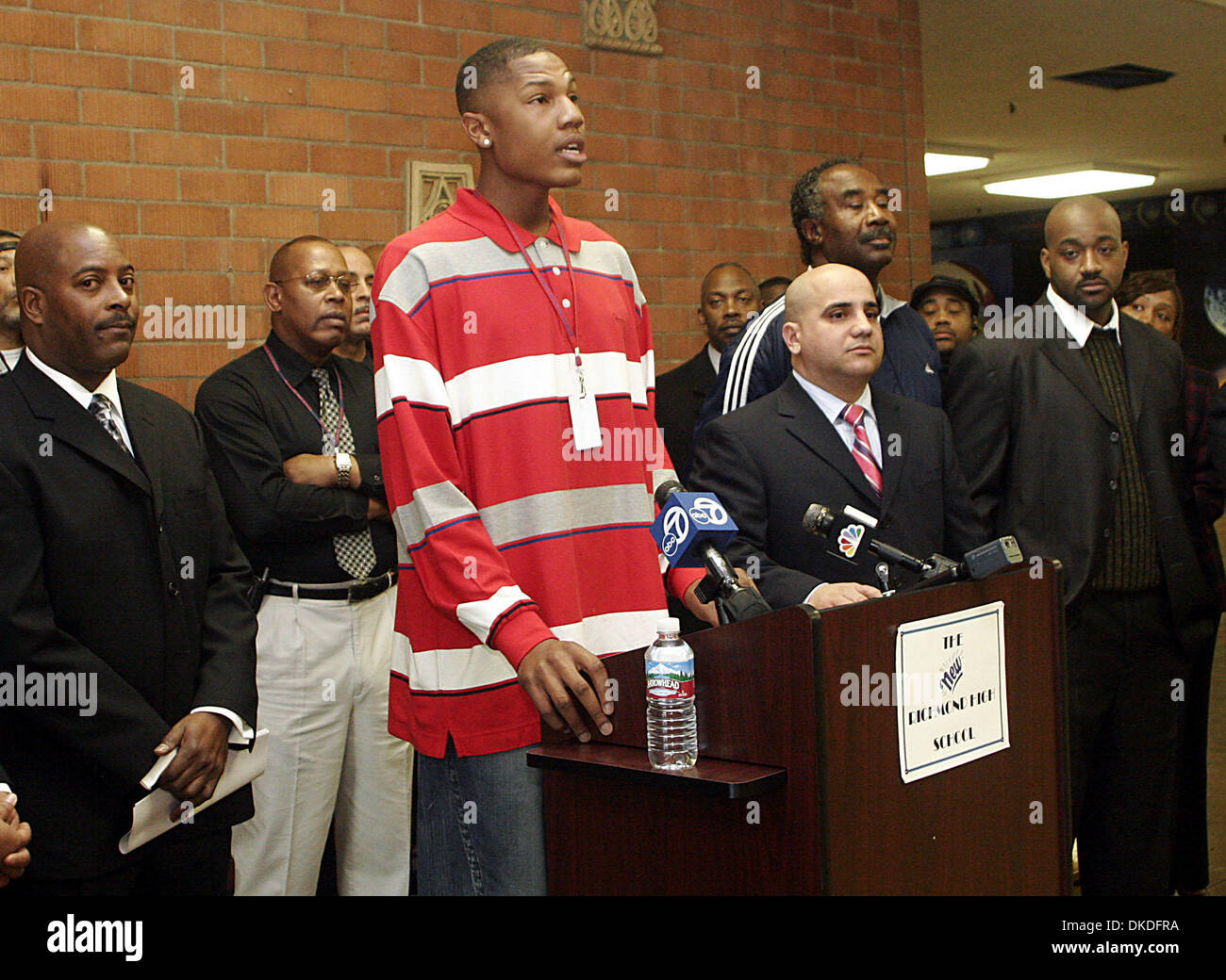 Jan 10, 2007; Richmond, CA, USA; ELIJAH HOLMAN (center), with ...
