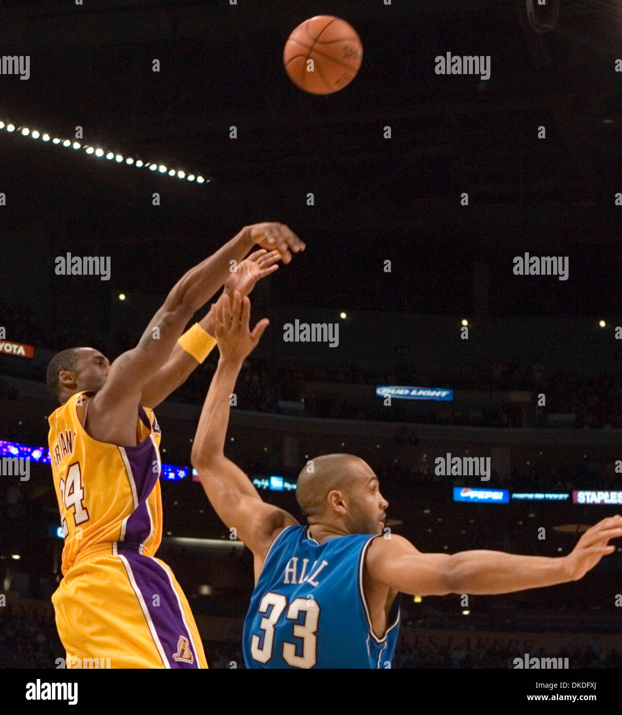 Jan 12, 2007; Los Angeles, CA, USA; Los Angeles Lakers scores against ...